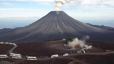 Indonesia raises alert for the Mount Bur Ni Telong volcano following a ...